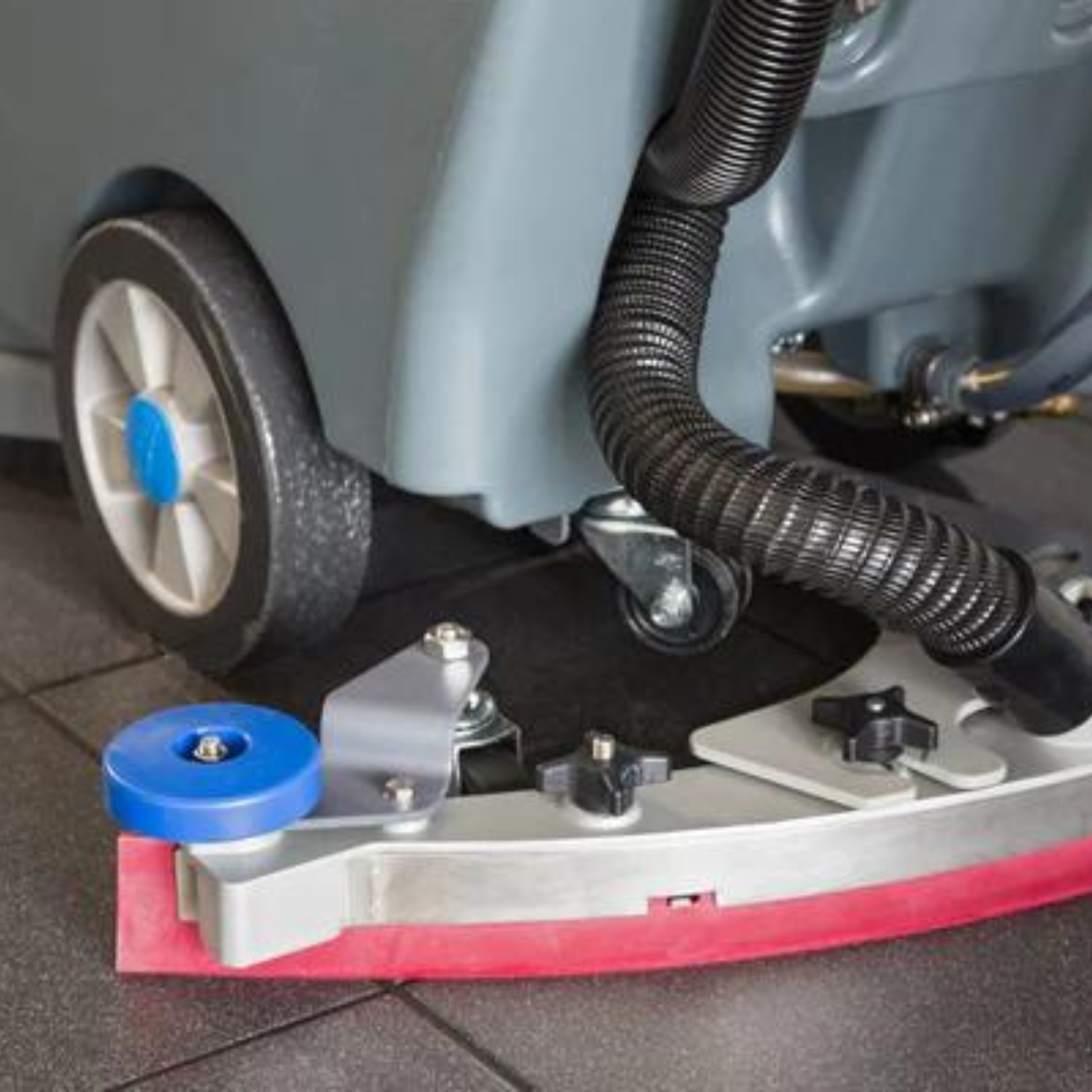 ICE 18C Scrubber Dryer c/w brush & pad holder
